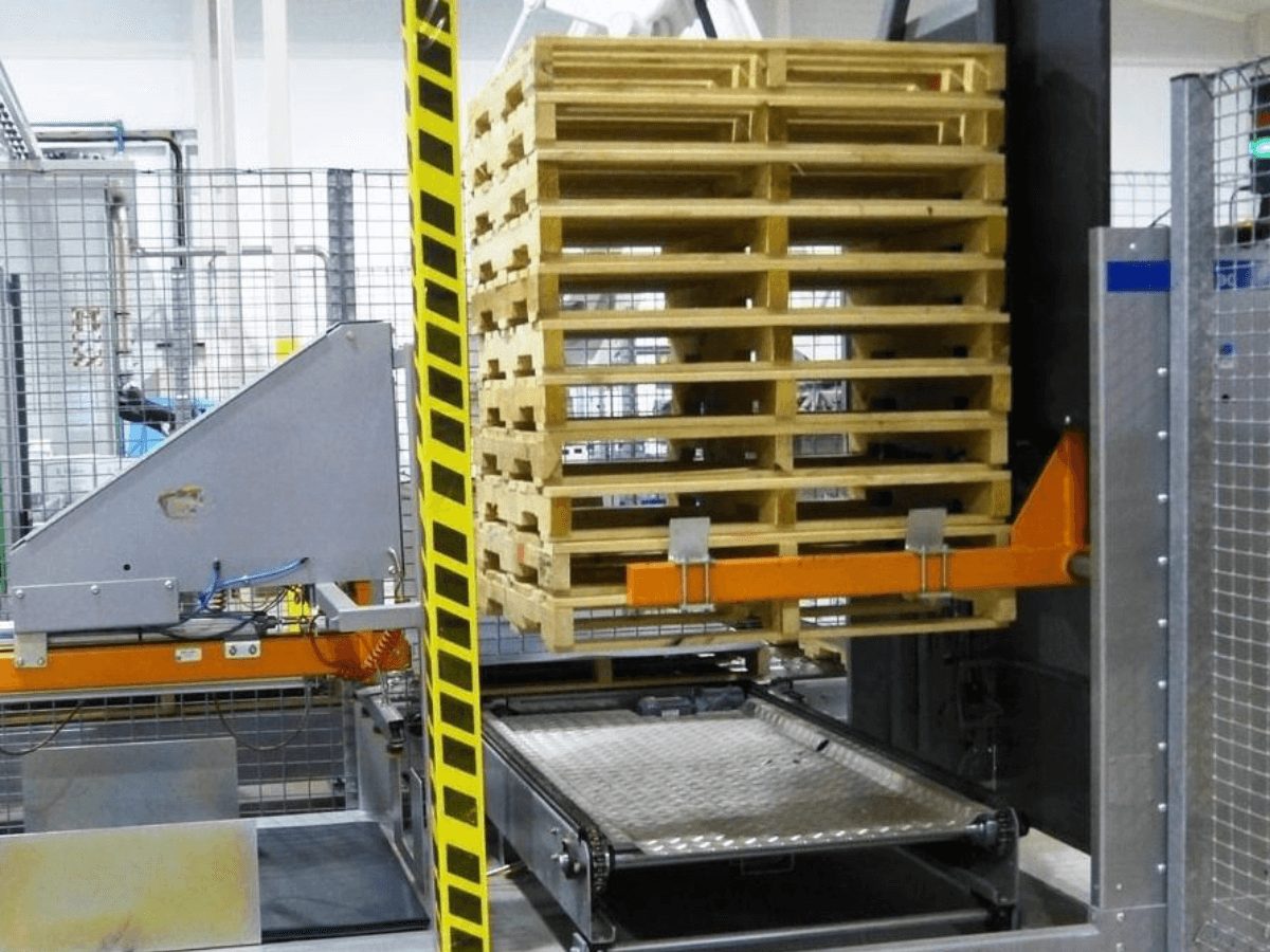 Automatic Pallet Stacker | Uforklift
