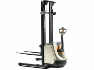 Straddle Stacker | Uforklift
